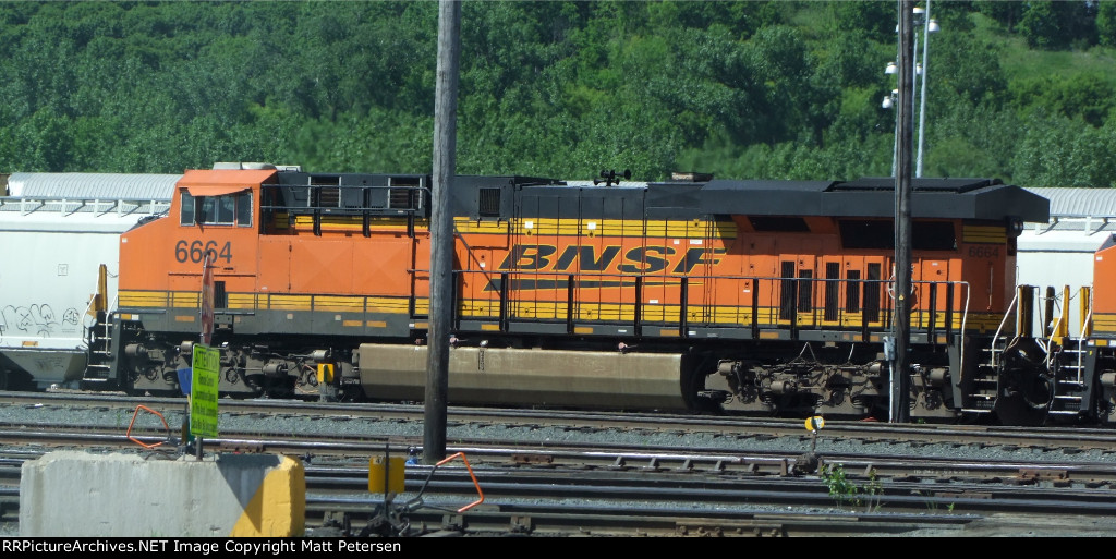 BNSF 6664